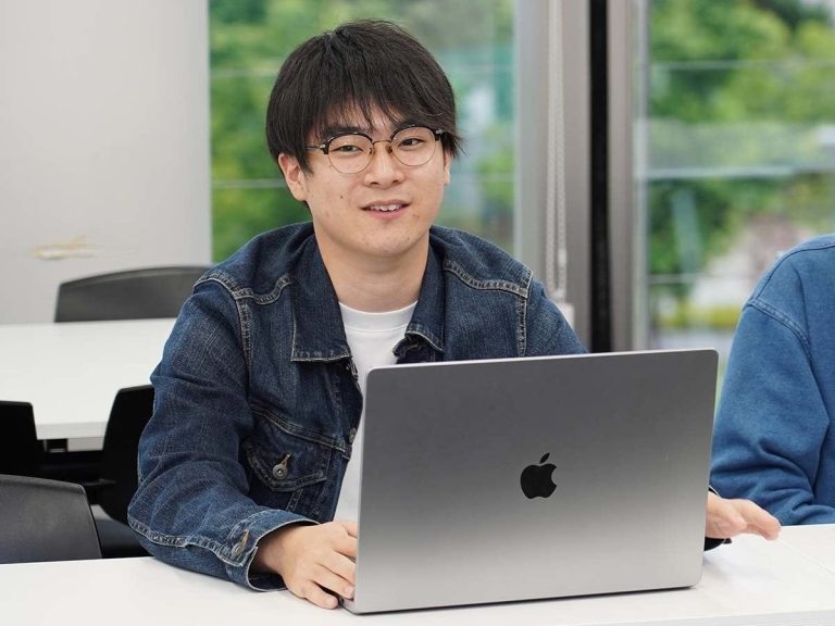大学生の8割がMacBookを使用、「iPhoneとAirDropできるから」 、理由はそれだけ